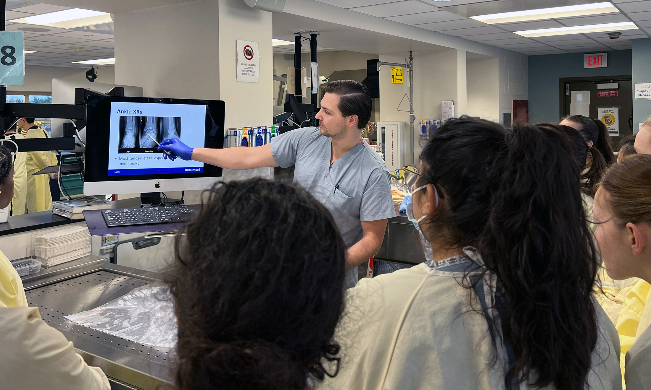Residents and OUWB alumni return to teach in school’s anatomy lab